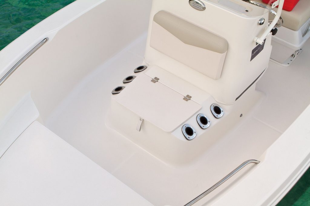 Robalo Boats Unveils Affordable R160 - On The Water