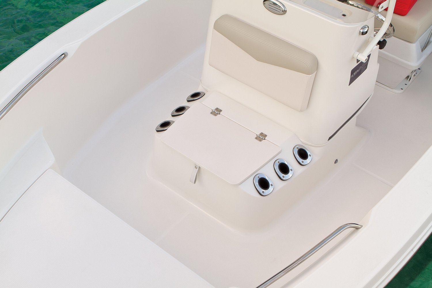 Robalo Boats Unveils Affordable R160 - On The Water